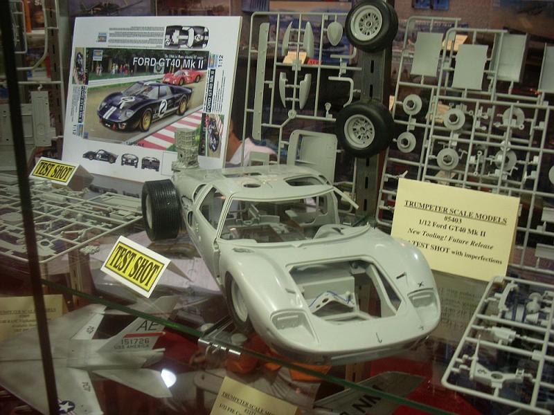 1/12 Maquette en Kit FORD GT 40 MK II - TRUMPETER 05403
